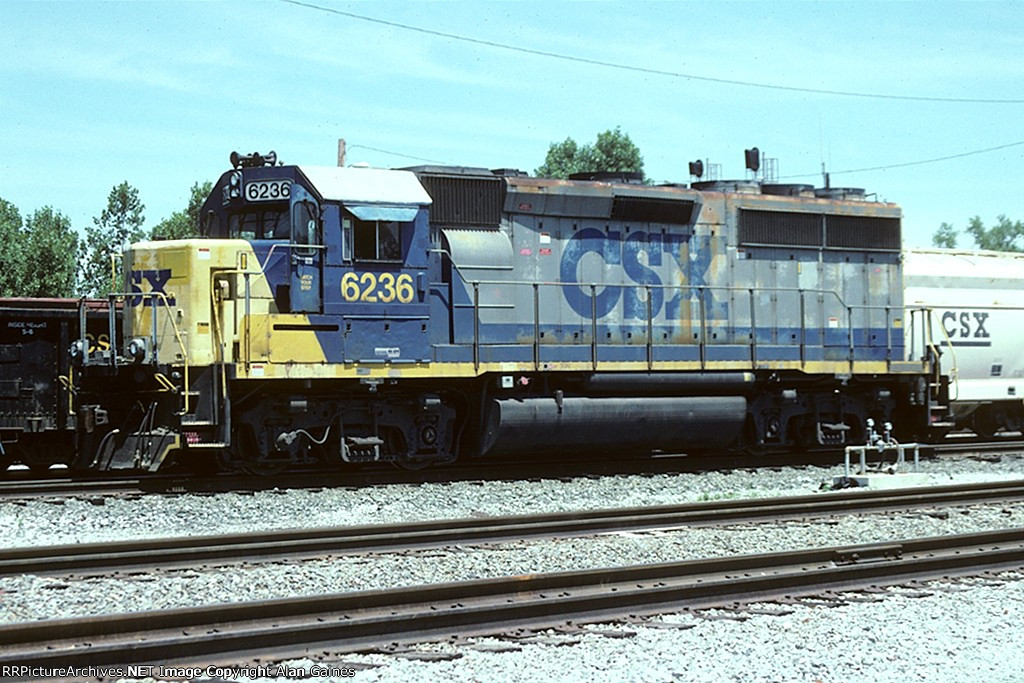 CSX GP40-2 6236